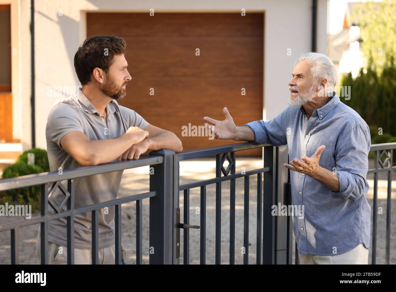 Argument neighbours hi-res stock photography and images - Alamy