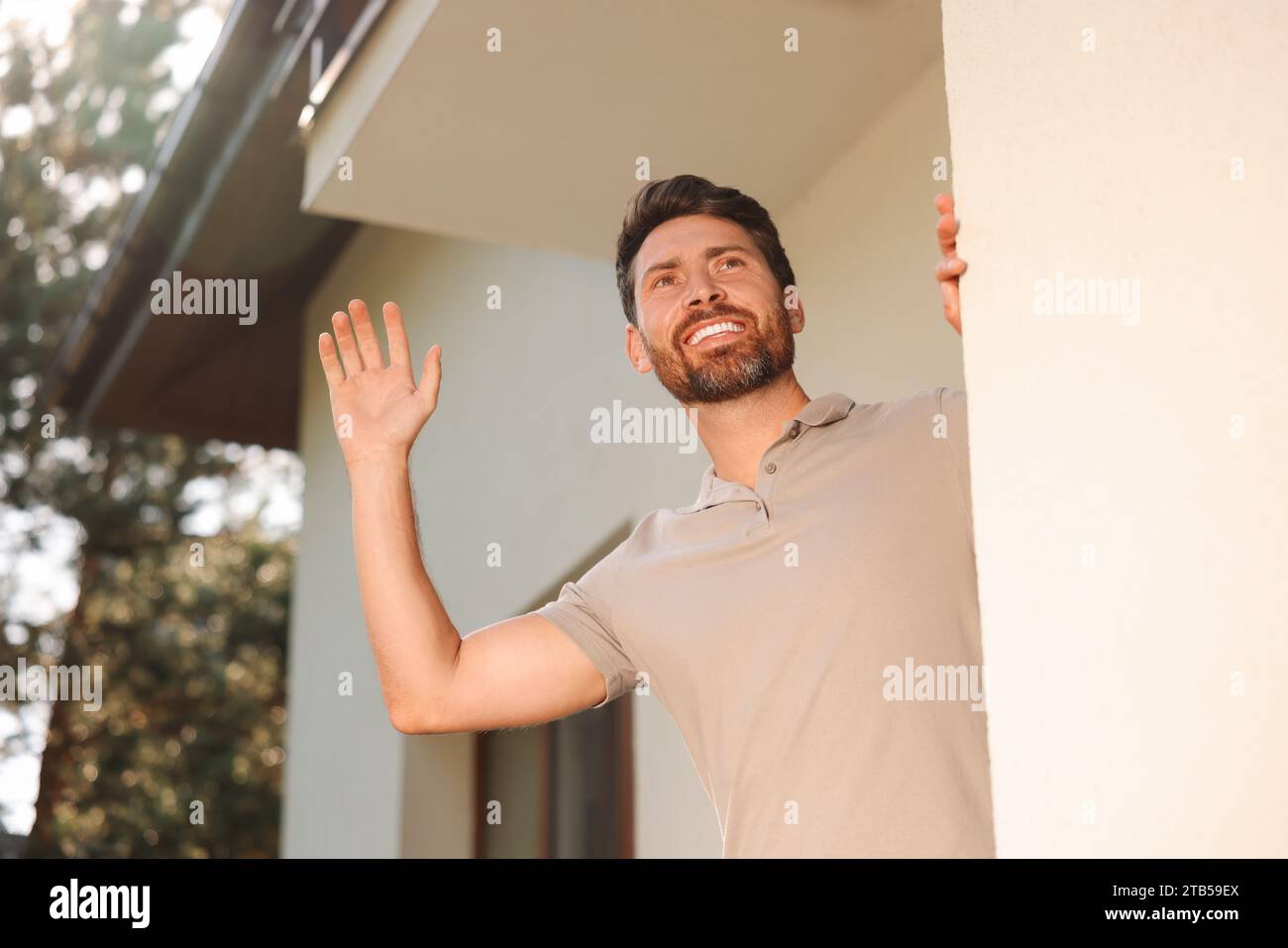 Happy smiling sunny welcoming hi-res stock photography and images - Alamy