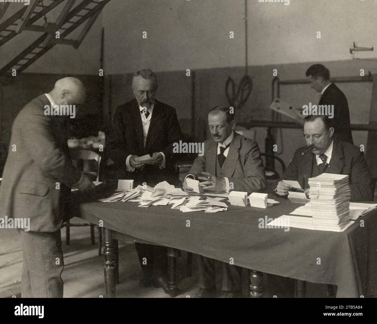 Vote counting at Dutch elections 1913 Stock Photo - Alamy