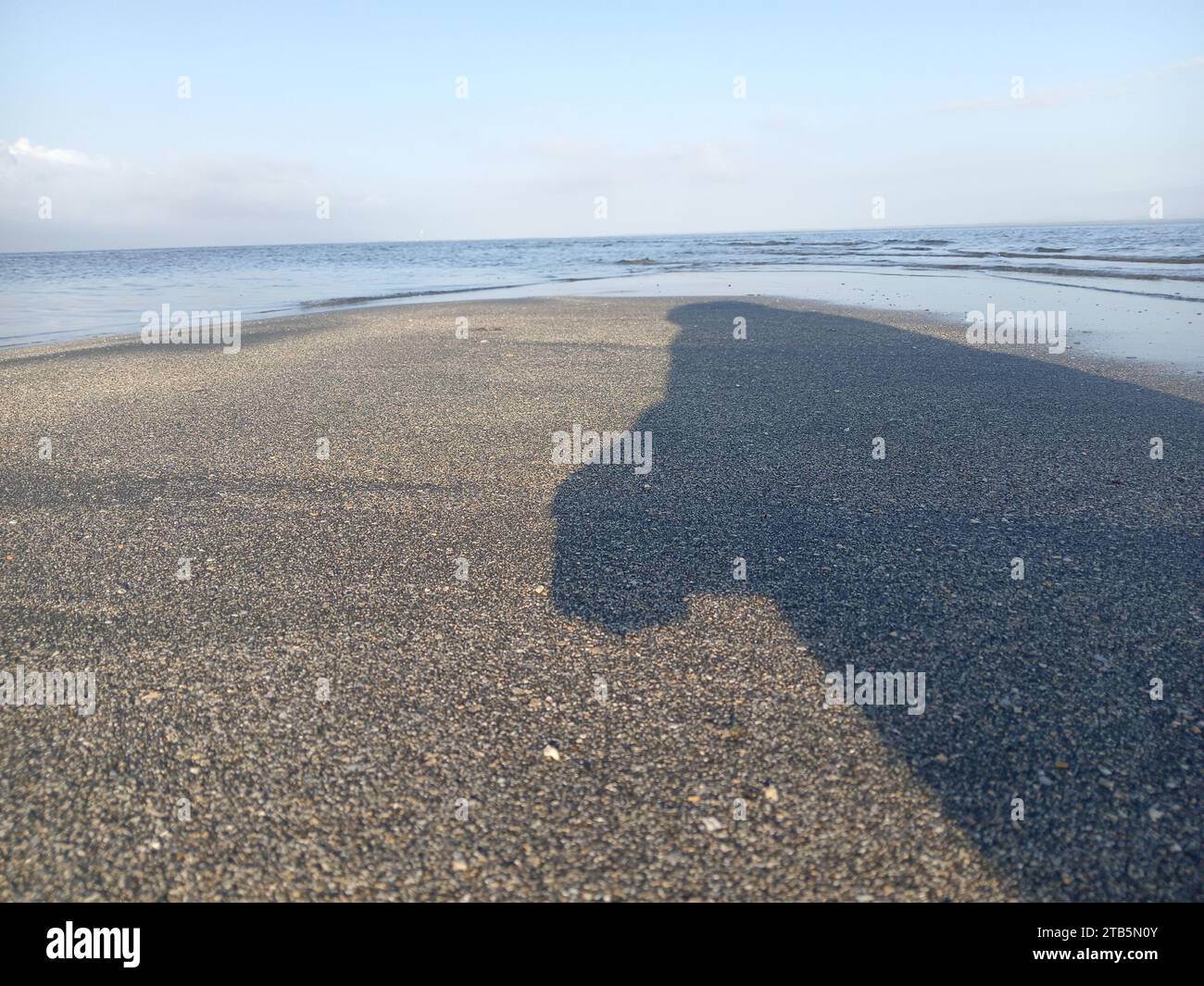 Horizon line across calm ocean scene hi-res stock photography and ...