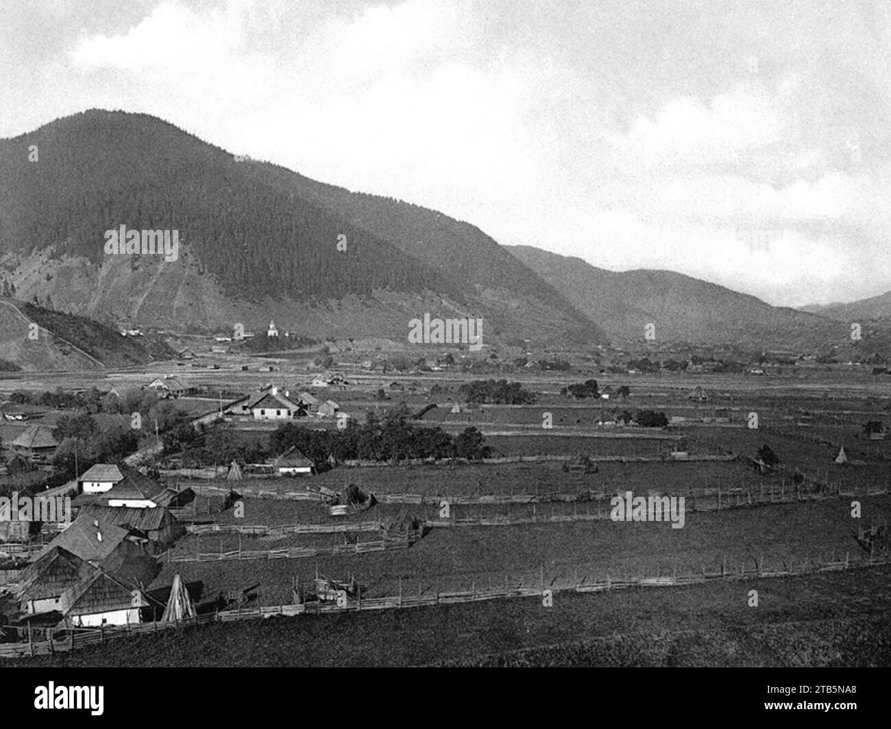 Vue de villages Borca et Sabasa dep de Soutchava Stock Photo - Alamy