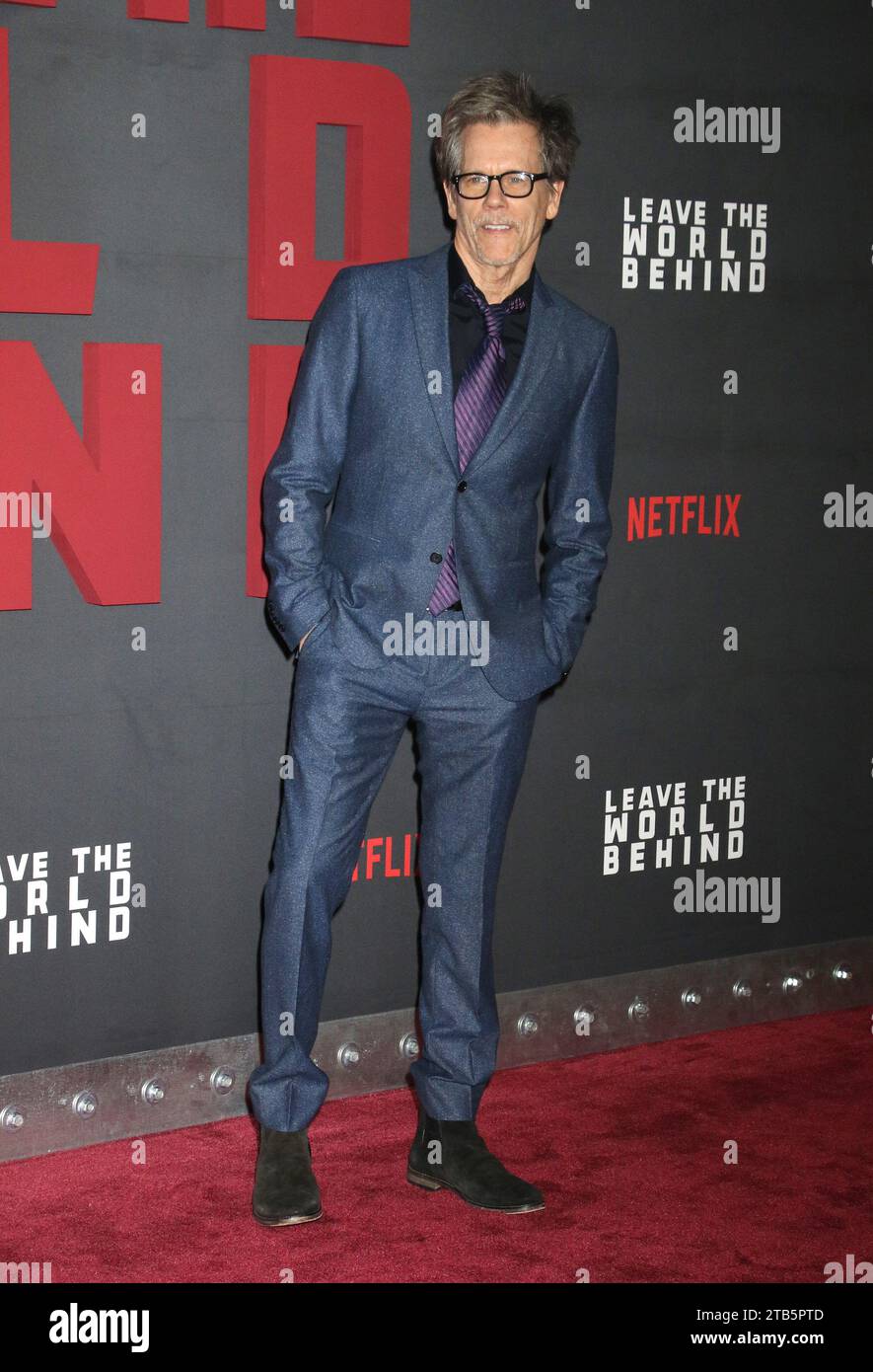 Leave the world behind kevin bacon hi-res stock photography and images ...