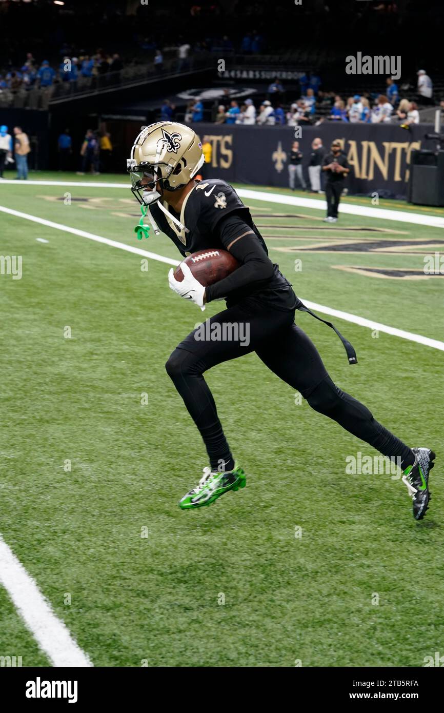 New Orleans Saints cornerback Alontae Taylor warms up with his "My ...