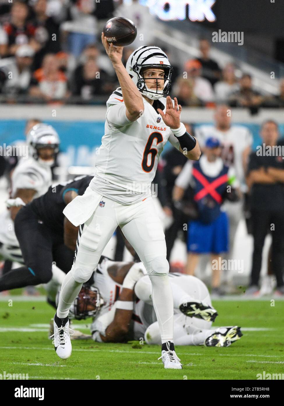 Jacksonville, FL, USA. 4th Dec, 2023. Cincinnati Bengals quarterback ...