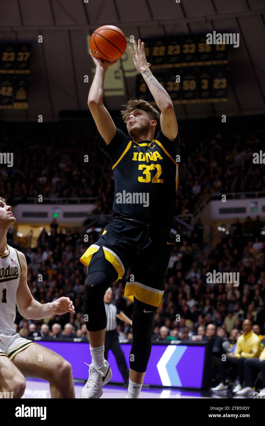 WEST LAFAYETTE, IN - DECEMBER 04: Iowa Hawkeyes forward Owen Freeman ...