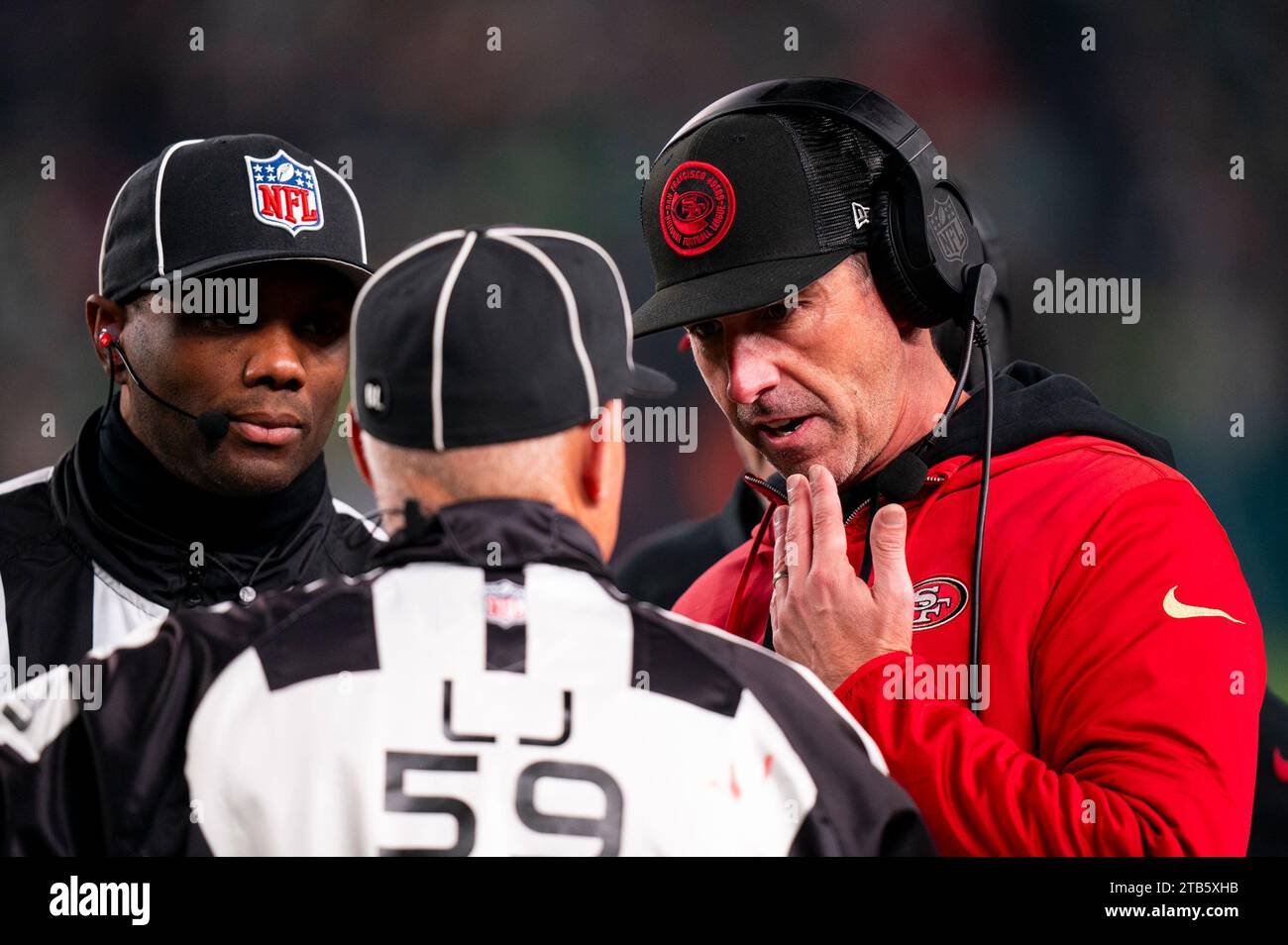 San Francisco 49ers head coach Kyle Shanahan, right, talks things over ...