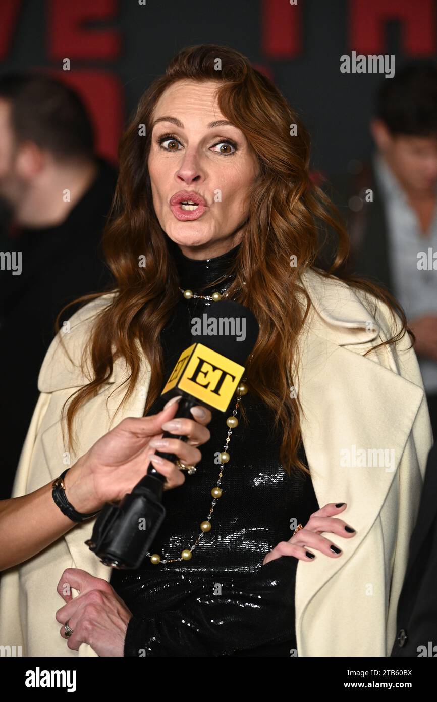 Leave the world behind julia roberts hi-res stock photography and images - Alamy