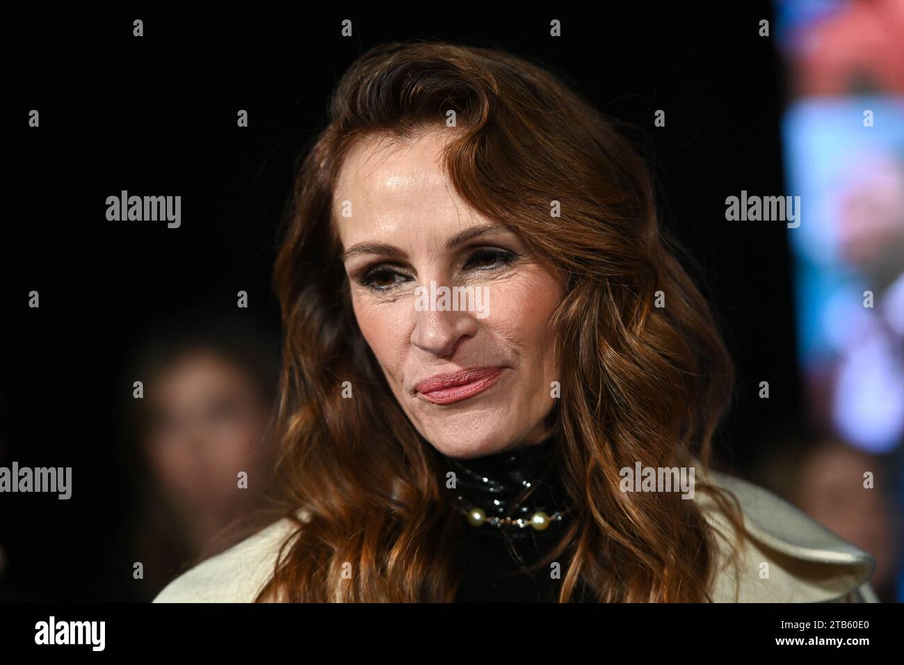 Leave the world behind julia roberts hi-res stock photography and images - Alamy