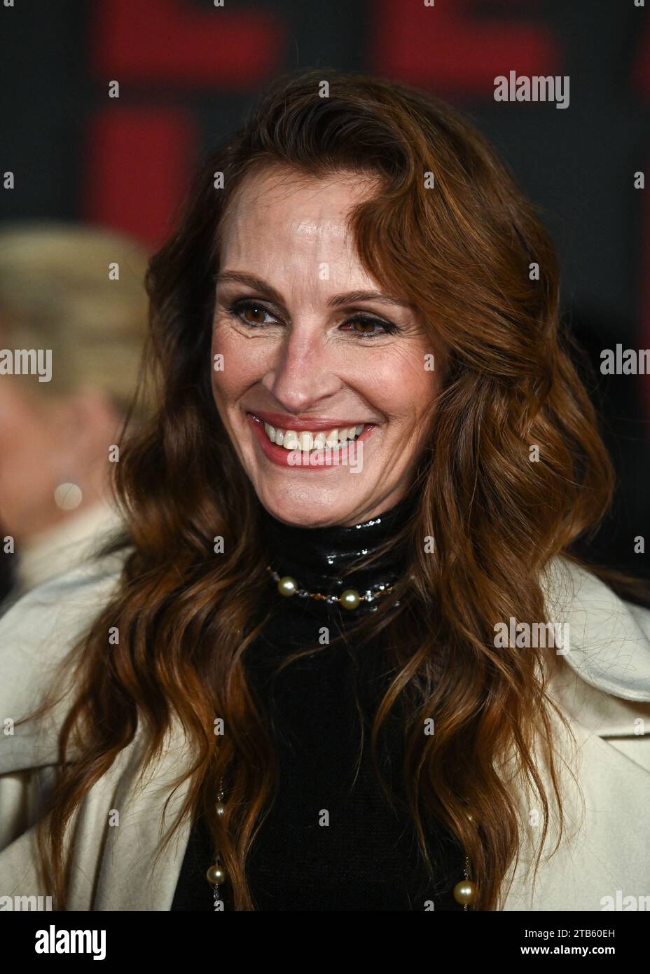 Leave the world behind julia roberts hi-res stock photography and images - Alamy