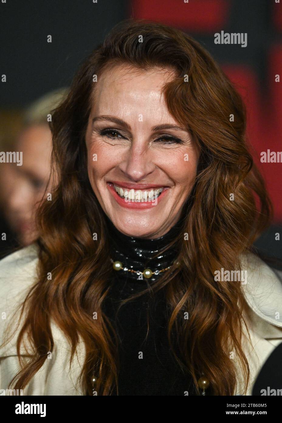 Leave the world behind julia roberts hi-res stock photography and images - Alamy