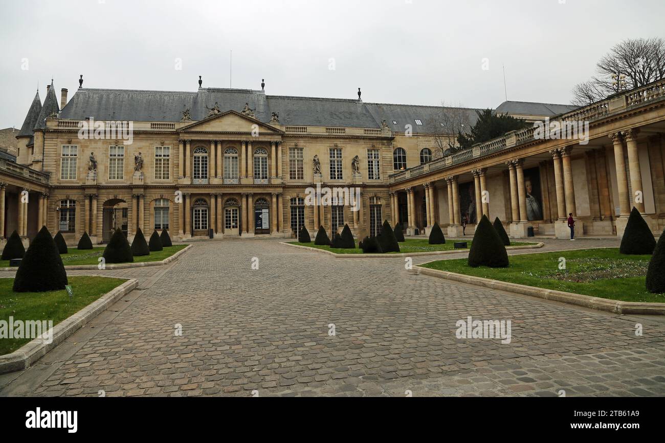 The yard of Picasso Museum, Paris Stock Photo - Alamy