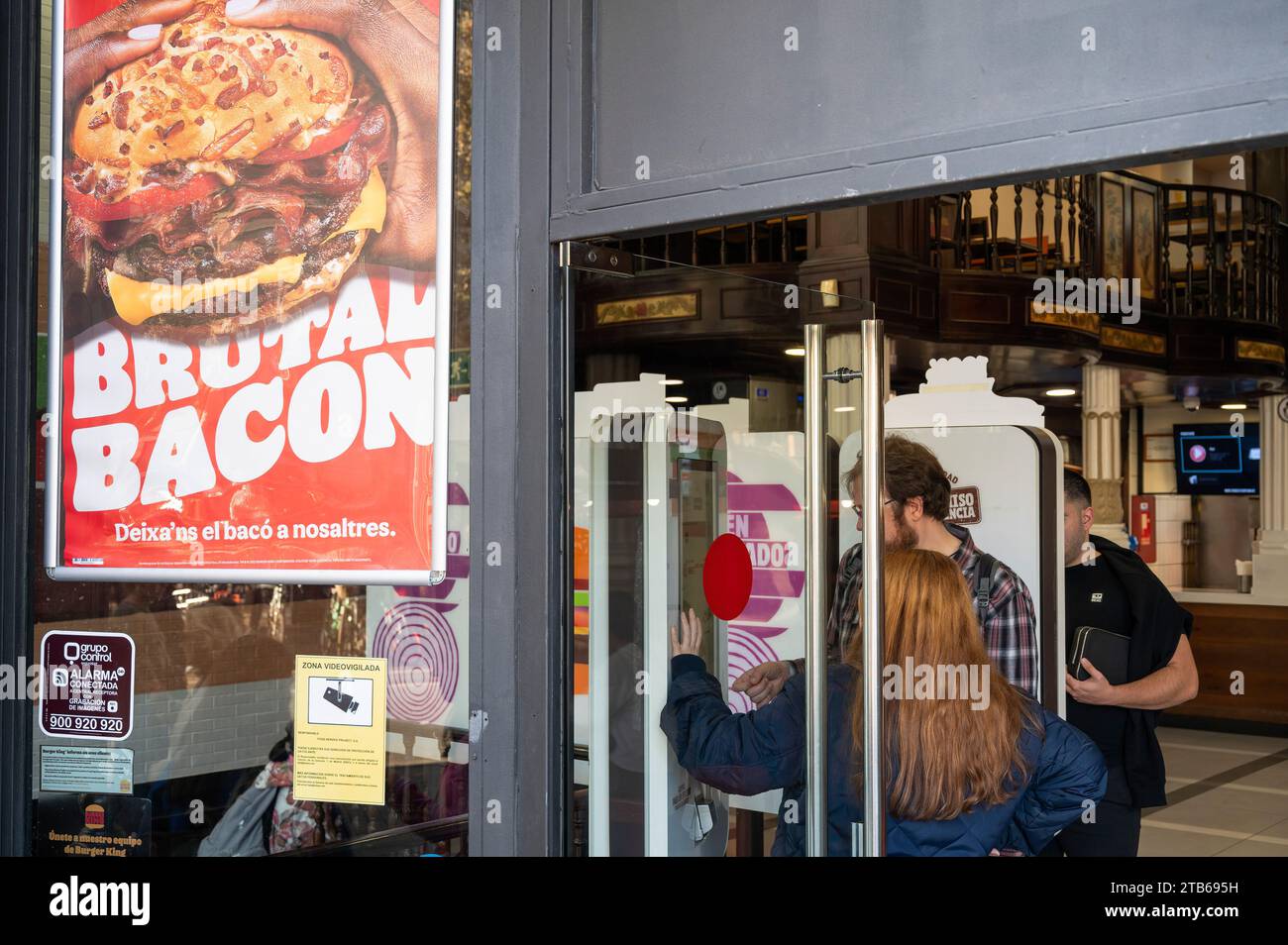Barcelona, Spain. 20th Nov, 2023. Customers order meals at the American ...