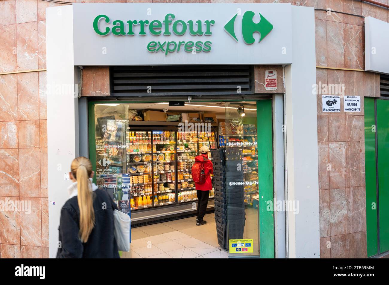 Barcelona, Spain. 21st Nov, 2023. A customer is seen at the French multinational supermarket ...