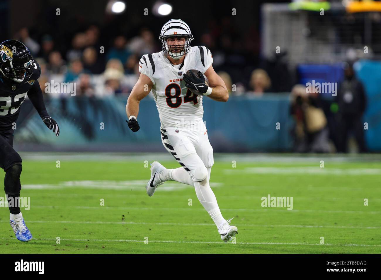 Cincinnati Bengals tight end Mitchell Wilcox (84) runs the ball during ...