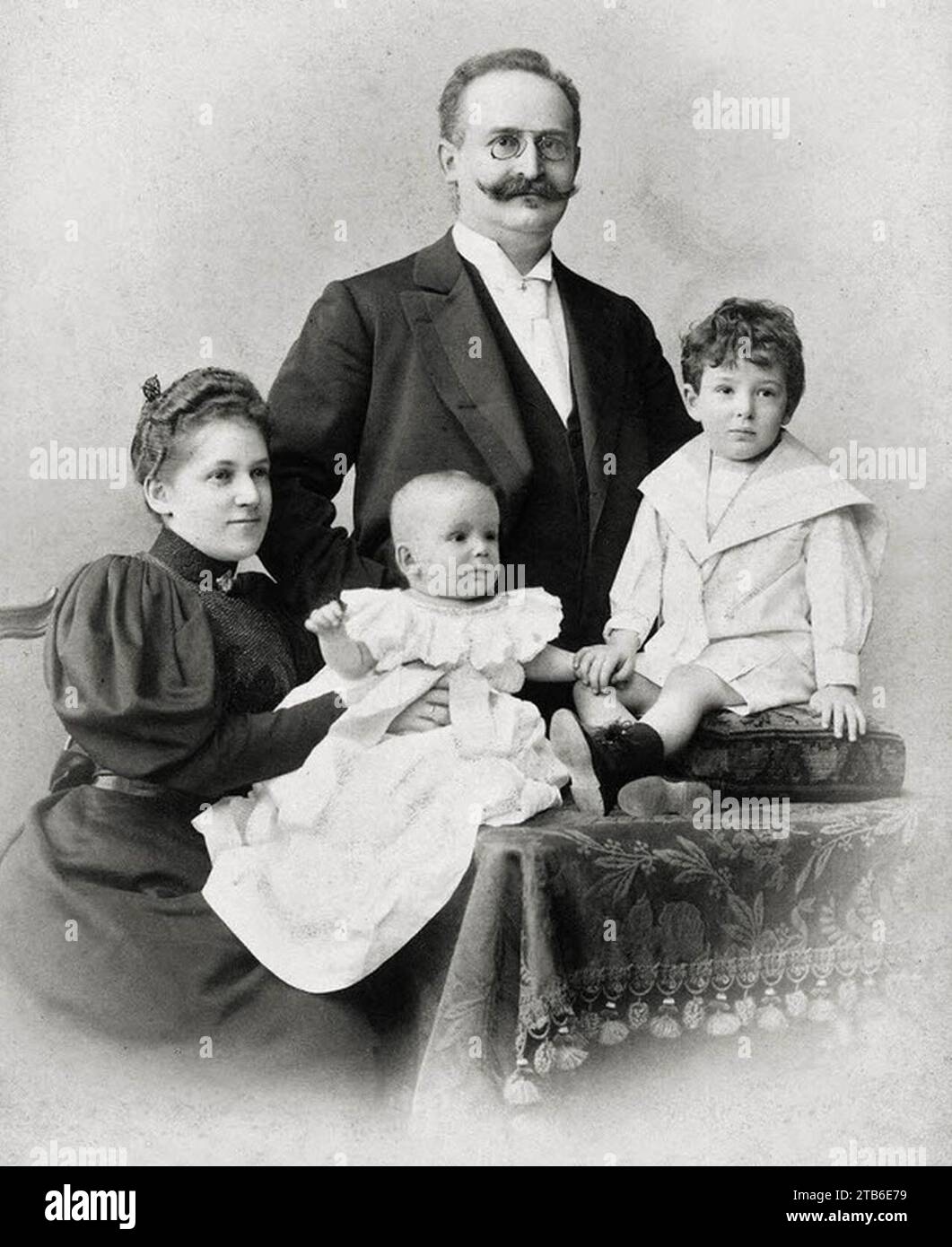 Walter benjamin hi-res stock photography and images - Alamy