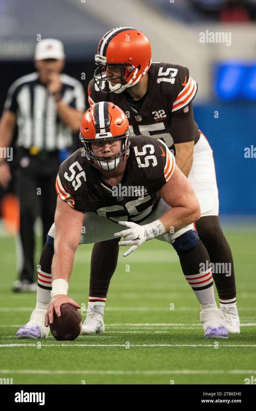 Cleveland Browns center Ethan Pocic (55) takes his stance during an NFL ...