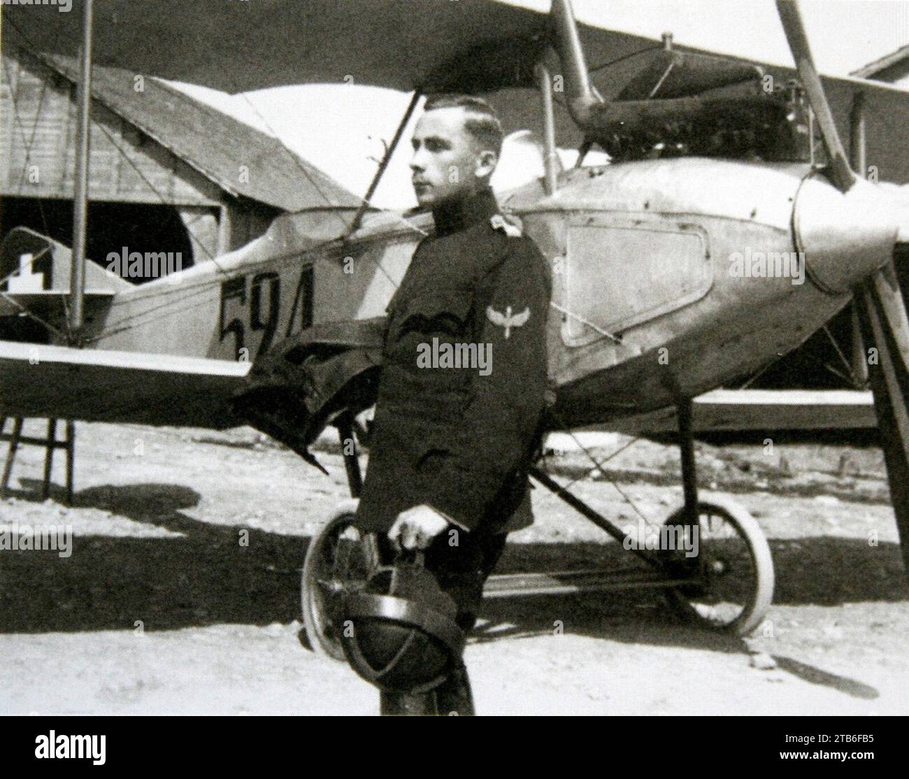 Walter Mittelholzer with Swiss Häfeli DH-3 biplane Stock Photo - Alamy