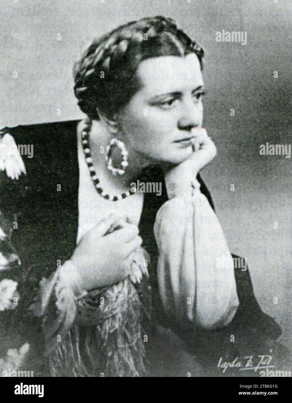 Walter Rózsi Hegyek alján-Márta Stock Photo - Alamy