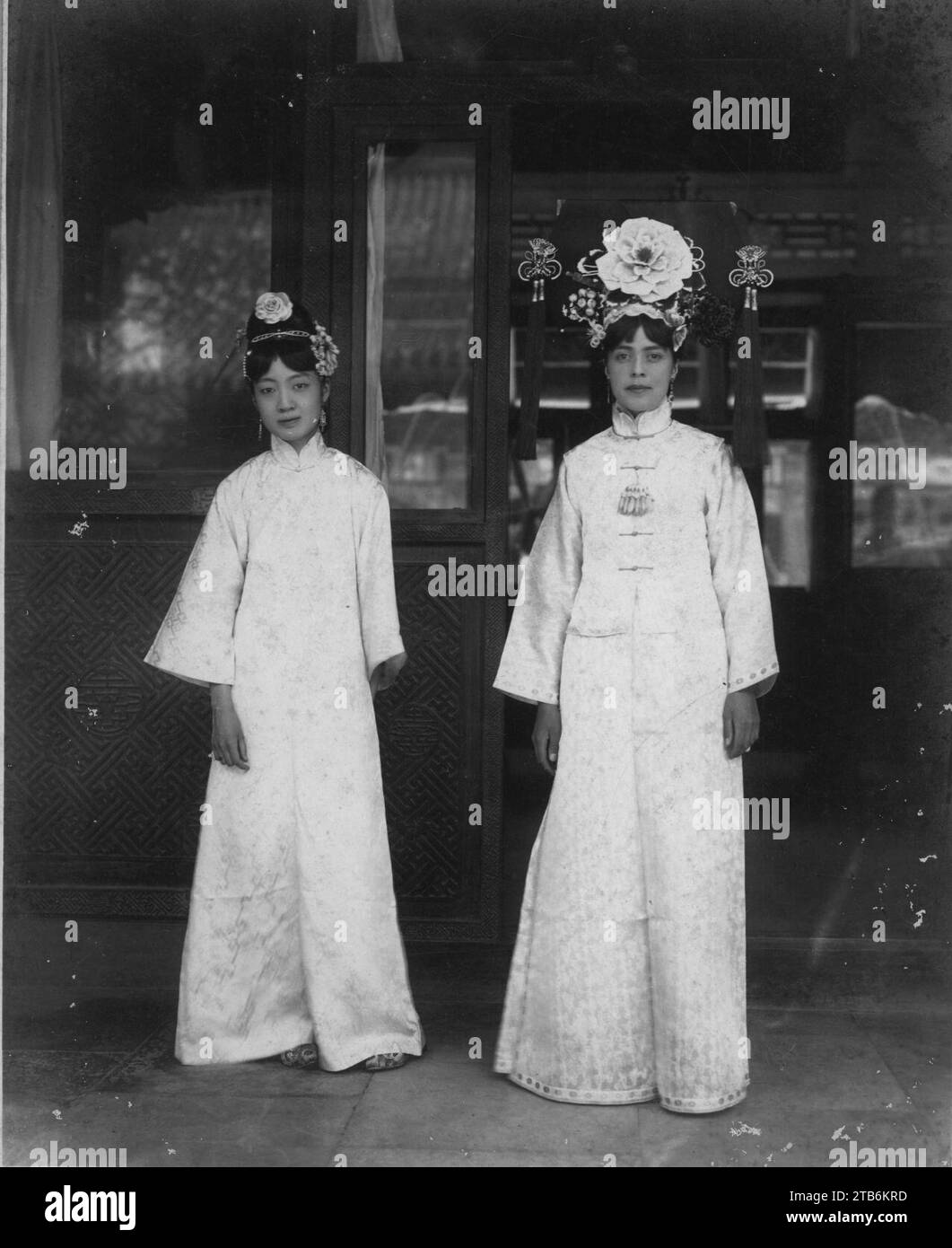 Wanrong and Ingram in the Forbidden City, 1922-1924 Stock Photo - Alamy