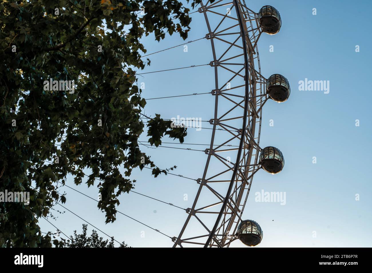 London eye capsule close up hi-res stock photography and images - Alamy