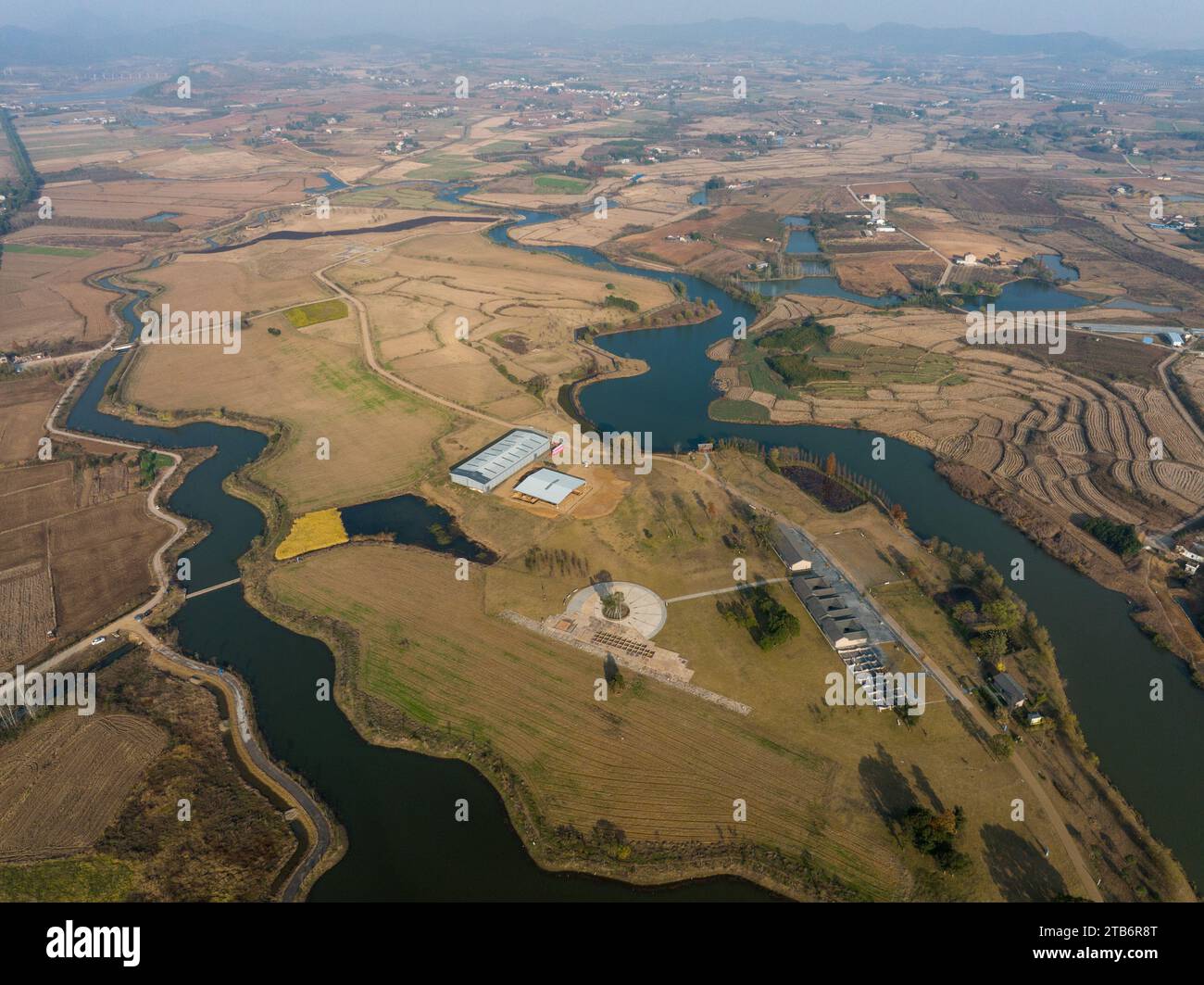 (231205) -- JINGMEN, Dec. 5, 2023 (Xinhua) -- This aerial photo taken ...