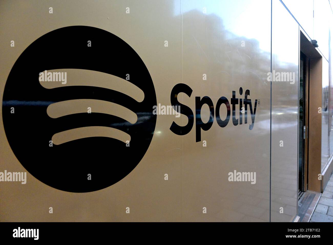 Spotify office hi-res stock photography and images - Alamy
