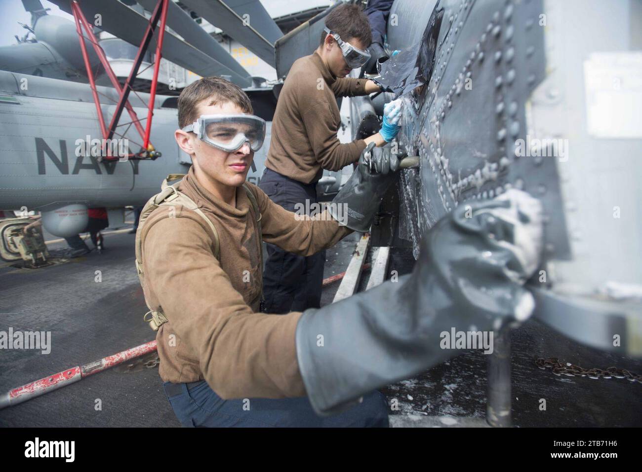 Helicopter washing hi-res stock photography and images - Alamy