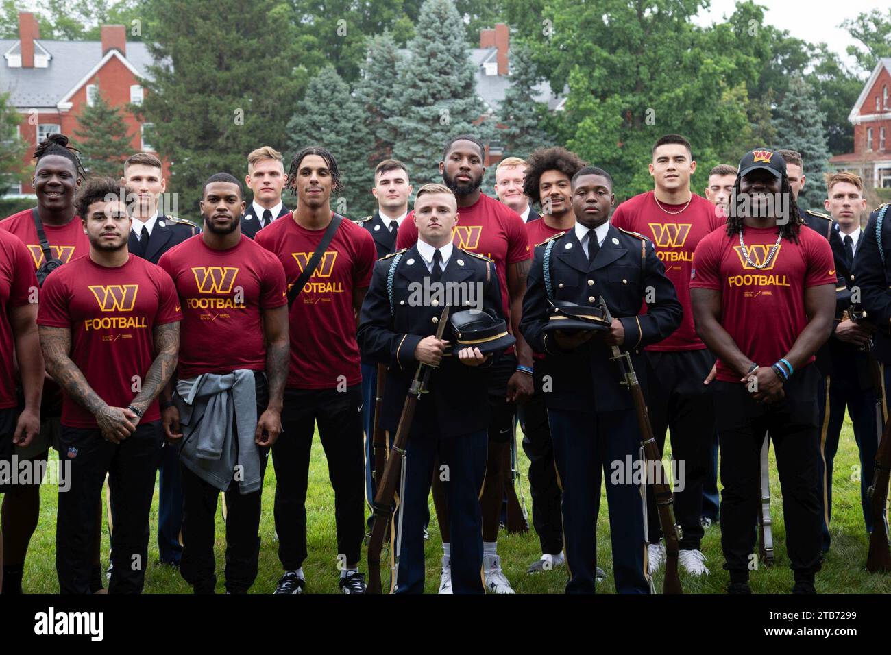 Washington Commanders football team tour Joint Base Myer-Henderson Hall ...