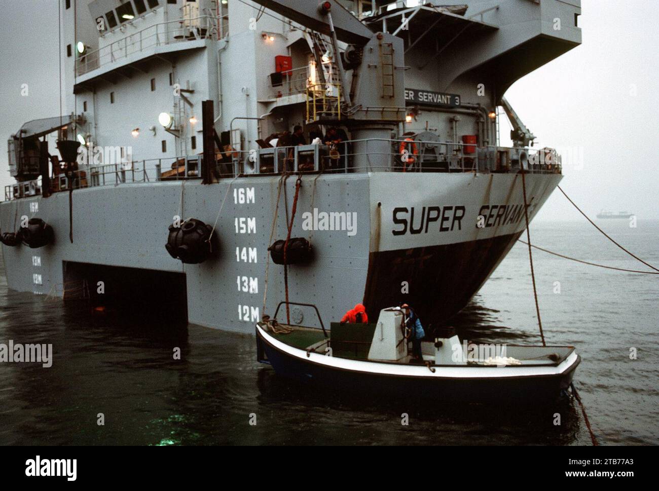 Water level marks on ship hi-res stock photography and images - Alamy