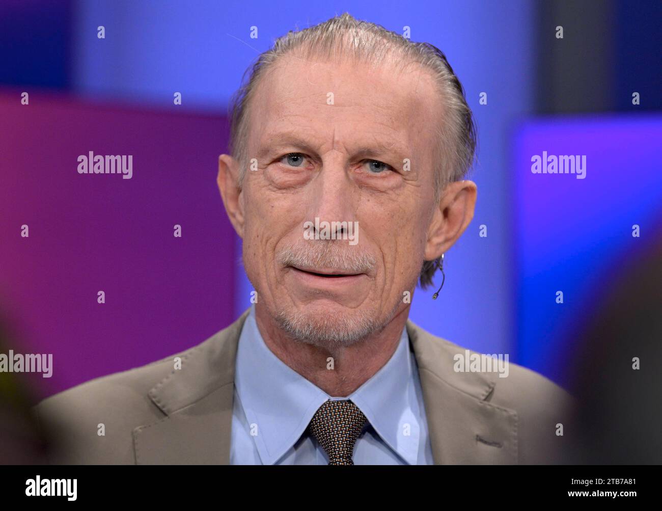Soccer talkshow hi-res stock photography and images - Alamy