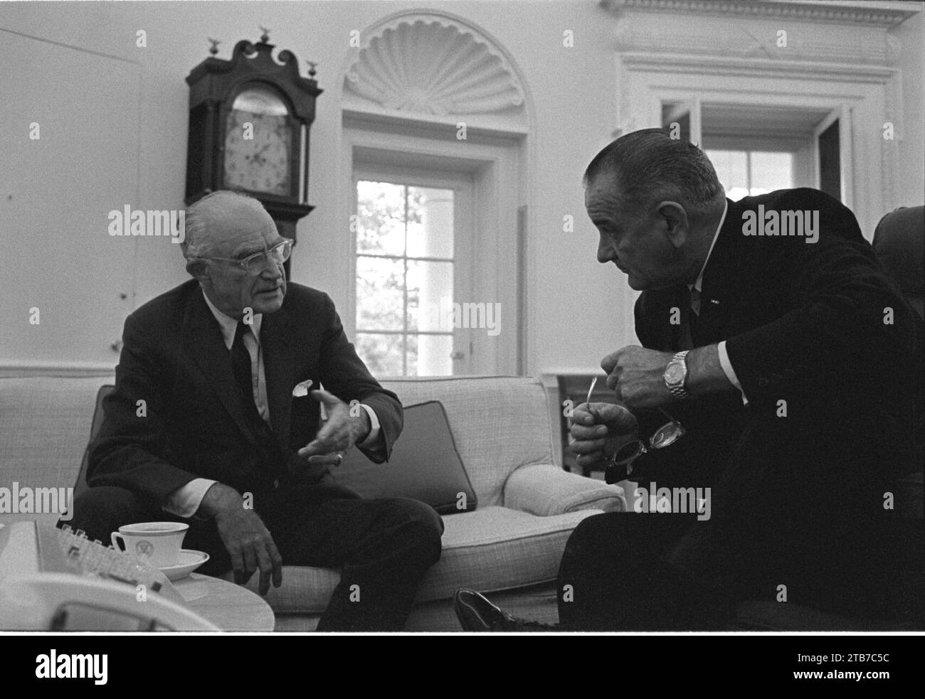Wayne Morse and LBJ Oval Office 1965 Stock Photo - Alamy