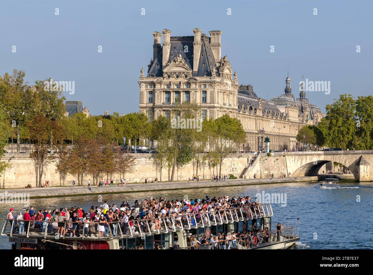 Paris, France - October 8, 2023 : View of a crowded touristic excursion ...