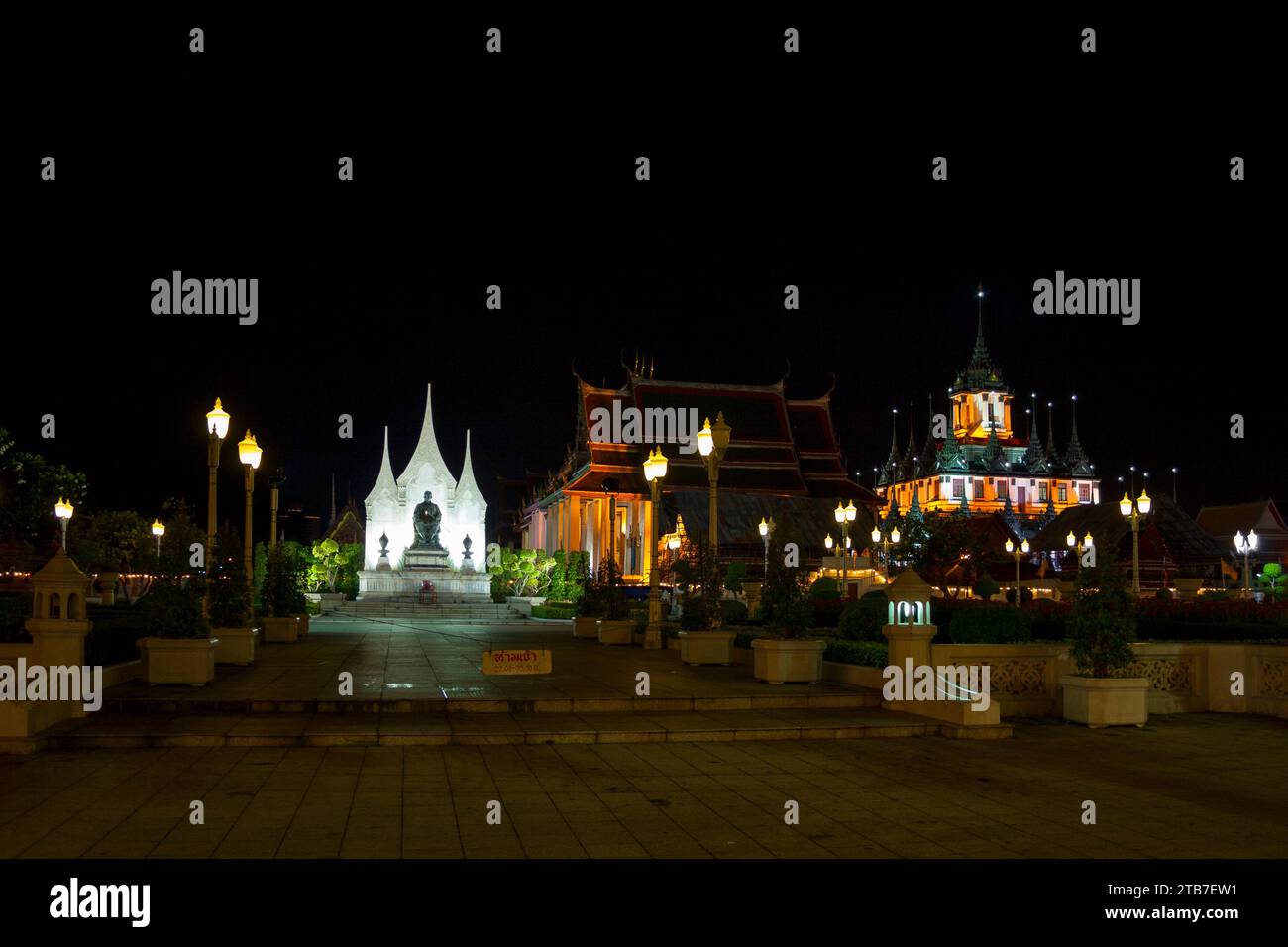 Statue king rama iii thailand hi-res stock photography and images - Alamy