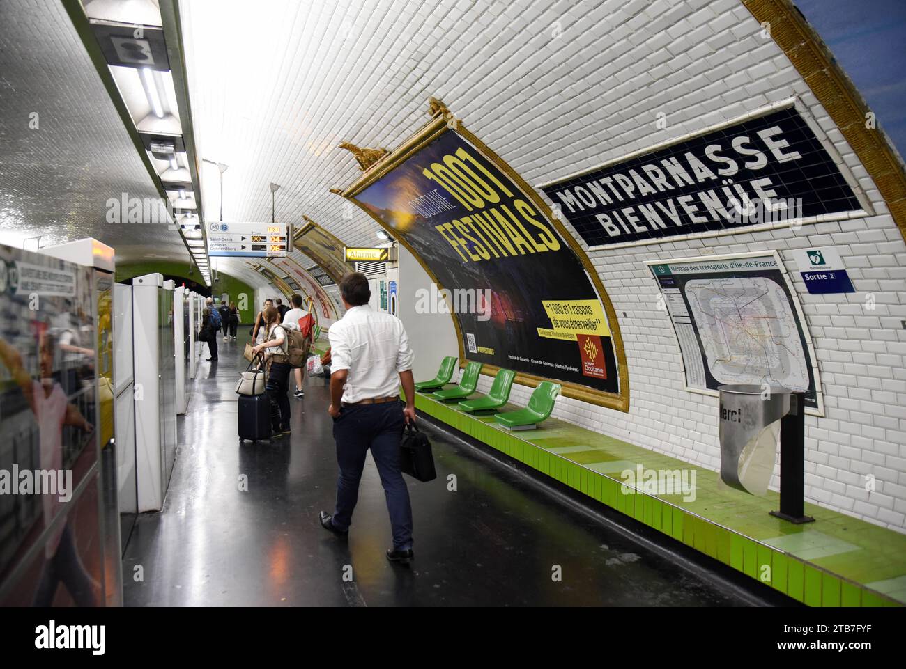 13 platforms hi-res stock photography and images - Alamy