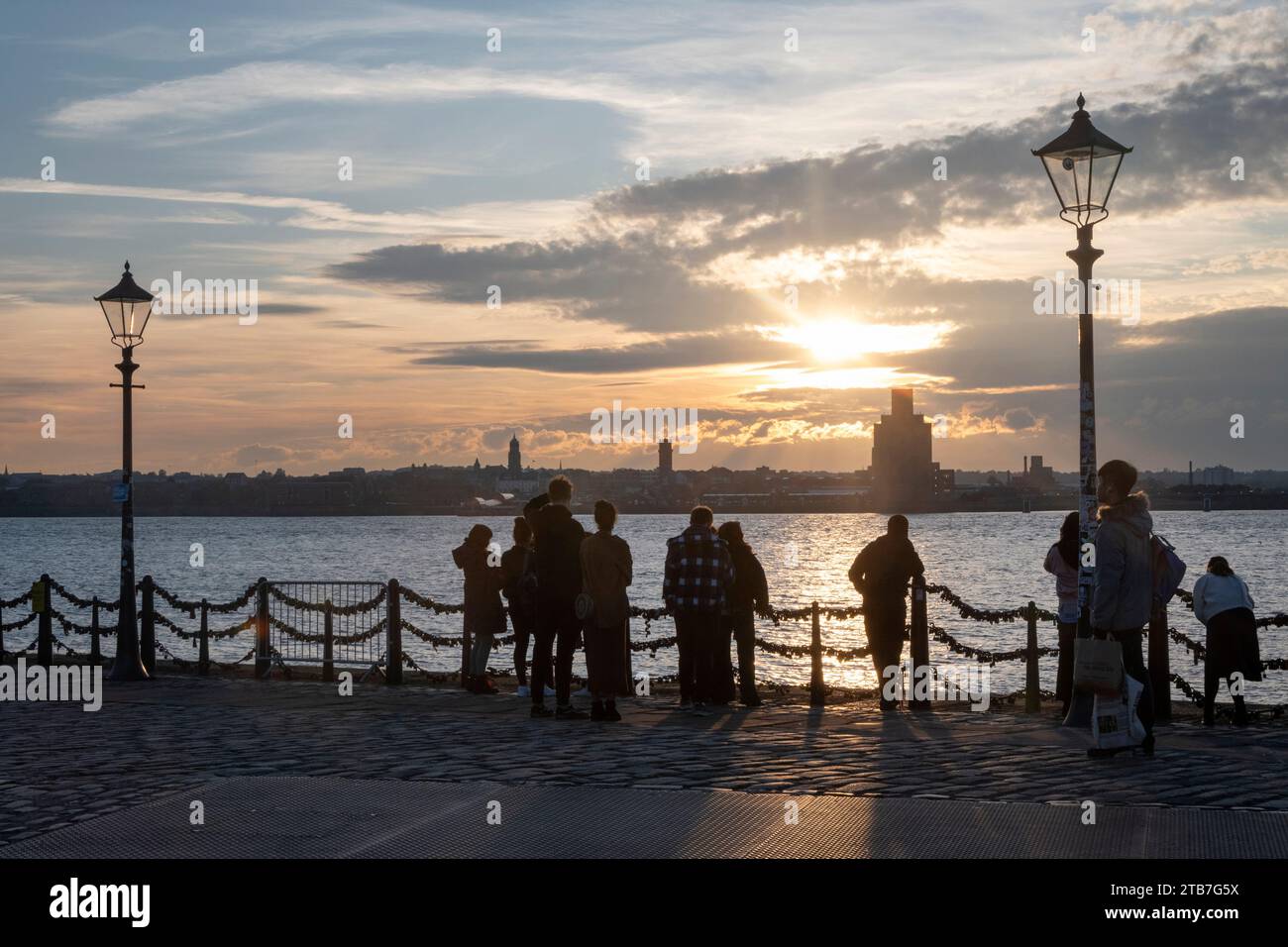 Liverpool silhouette hi-res stock photography and images - Alamy