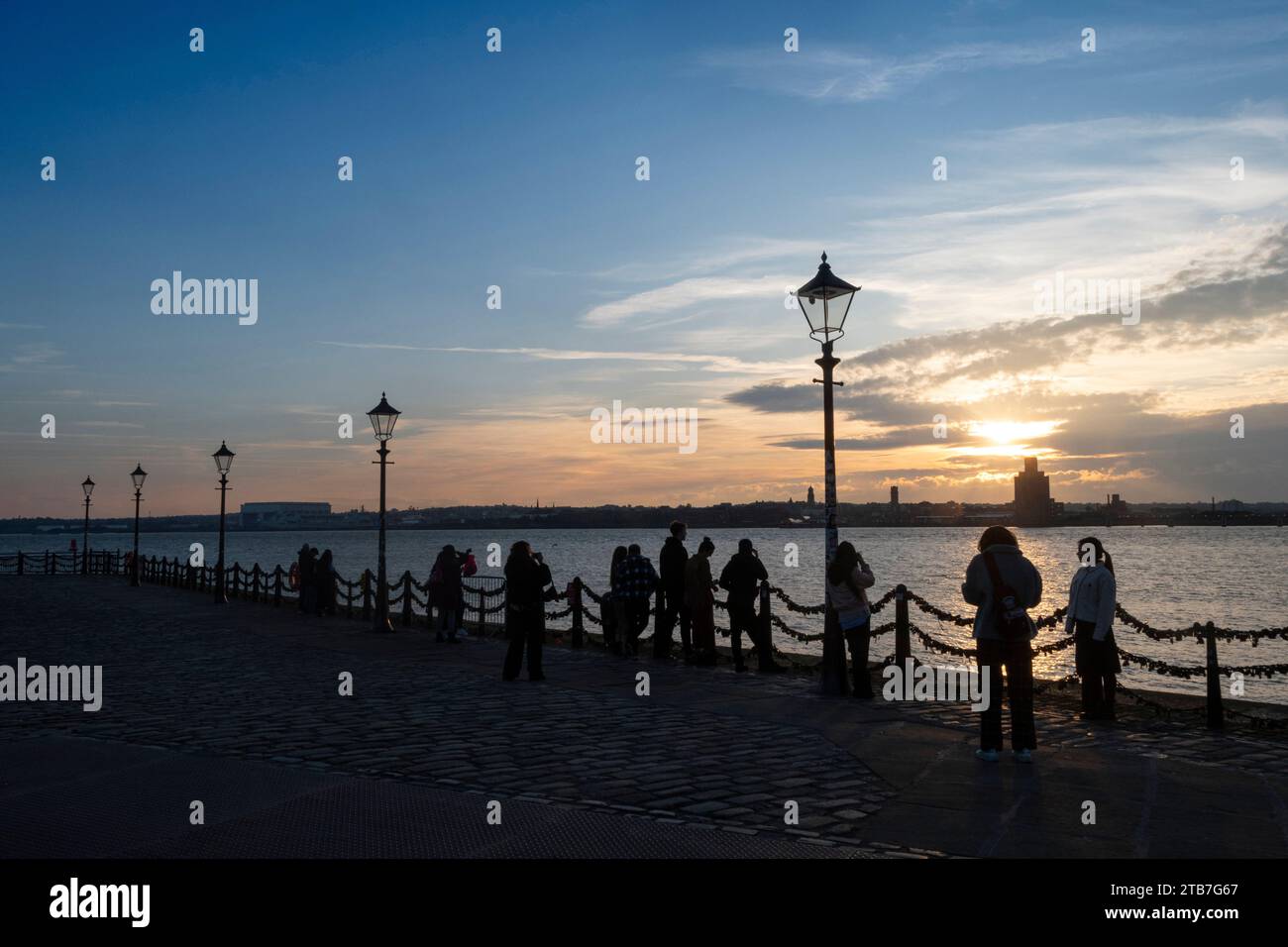 Liverpool silhouette hi-res stock photography and images - Alamy