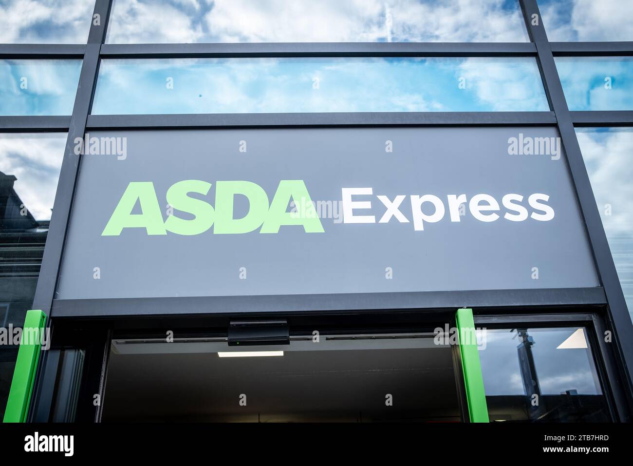 Asda supermarket london uk hi-res stock photography and images - Alamy