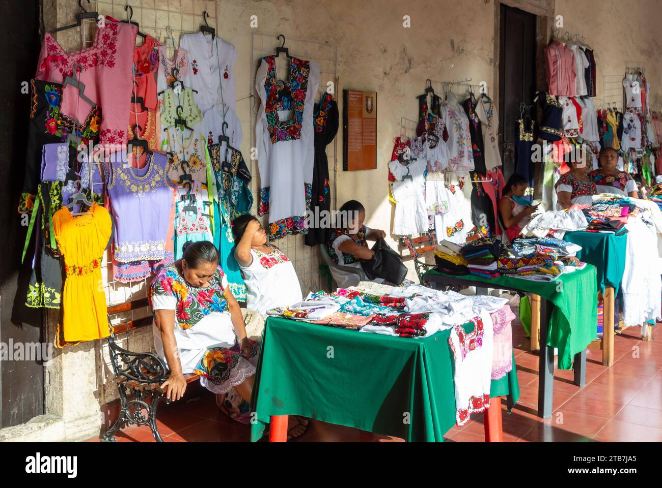 Mexican traditional clothes yucatan hi-res stock photography and images ...
