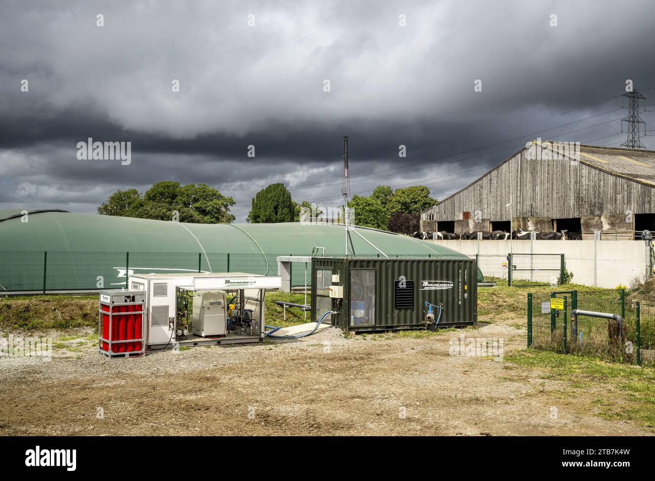 Great Britain: agricultural landscape and farm in Cornwall ...