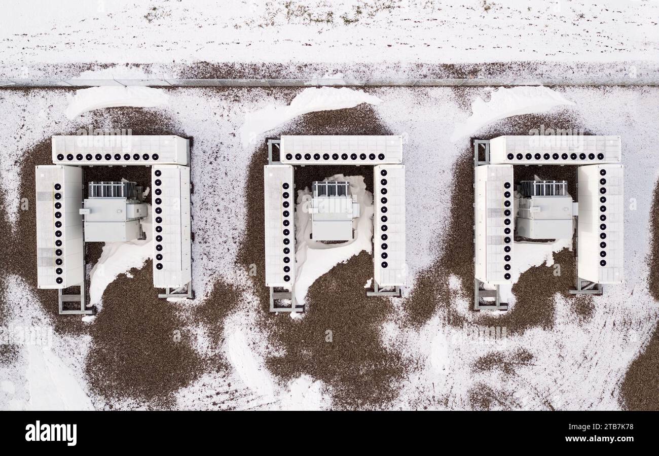 United States, Alberta, Pincher Creek: Tesla Megapacks close to a wind ...