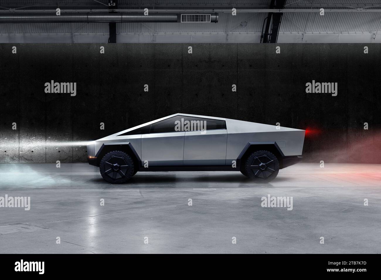 Heavy duty steel exoskeleton hi-res stock photography and images - Alamy