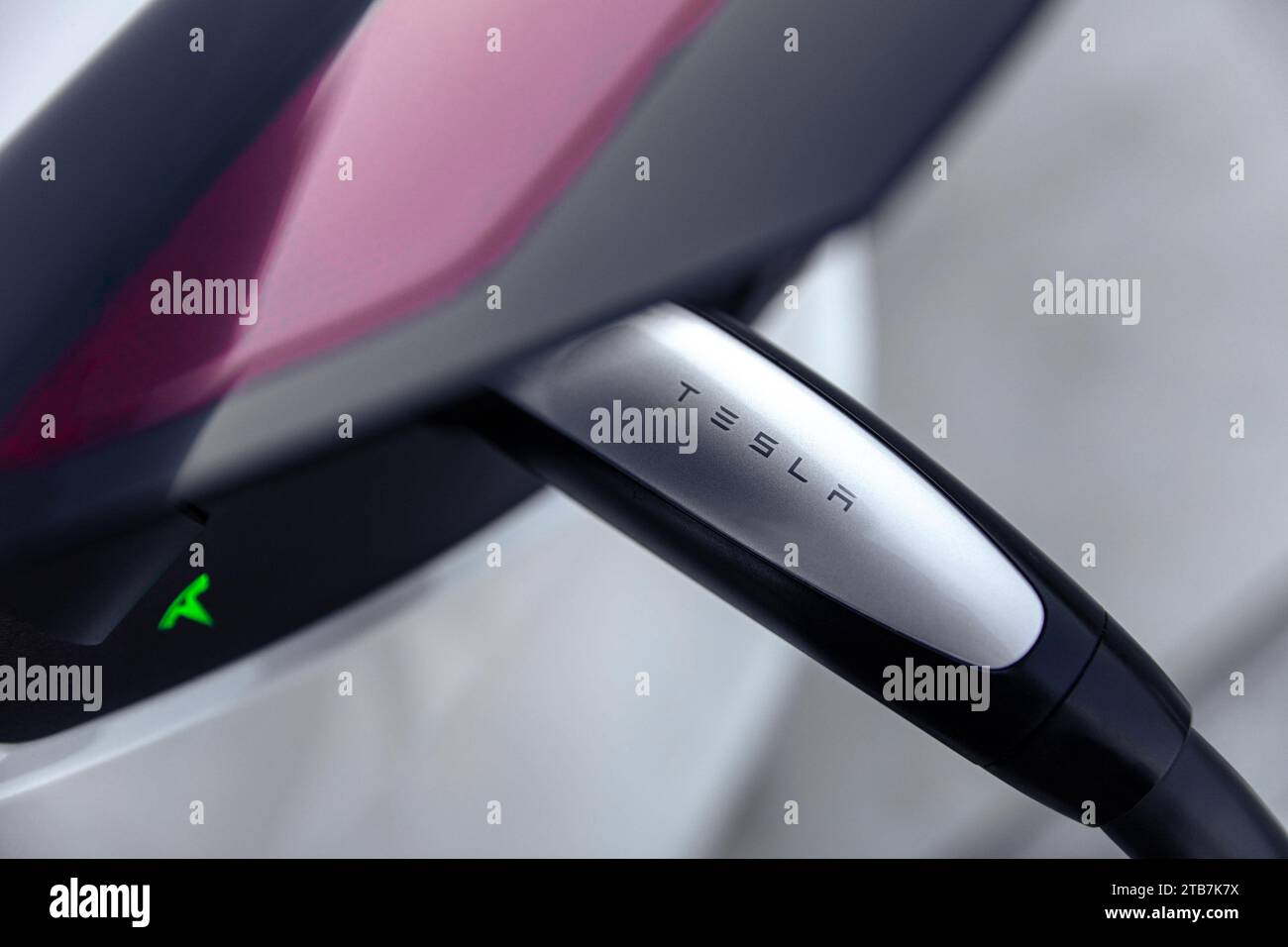 Level 3 (480 volt) Supercharging or DC fast charging of a Tesla ...