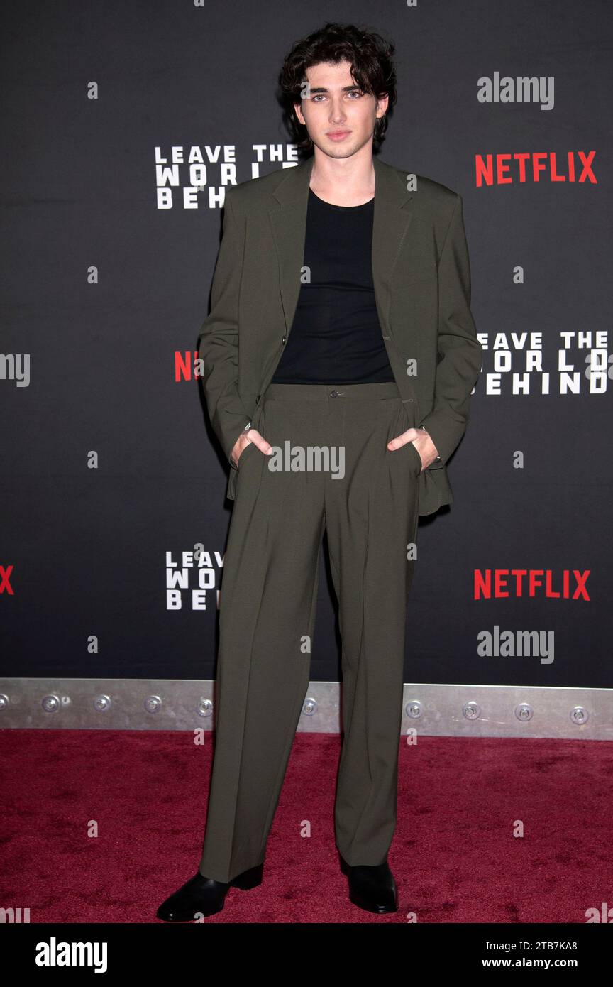 Charlie Evans bei der Premiere des Netflix Films 'Leave the World ...
