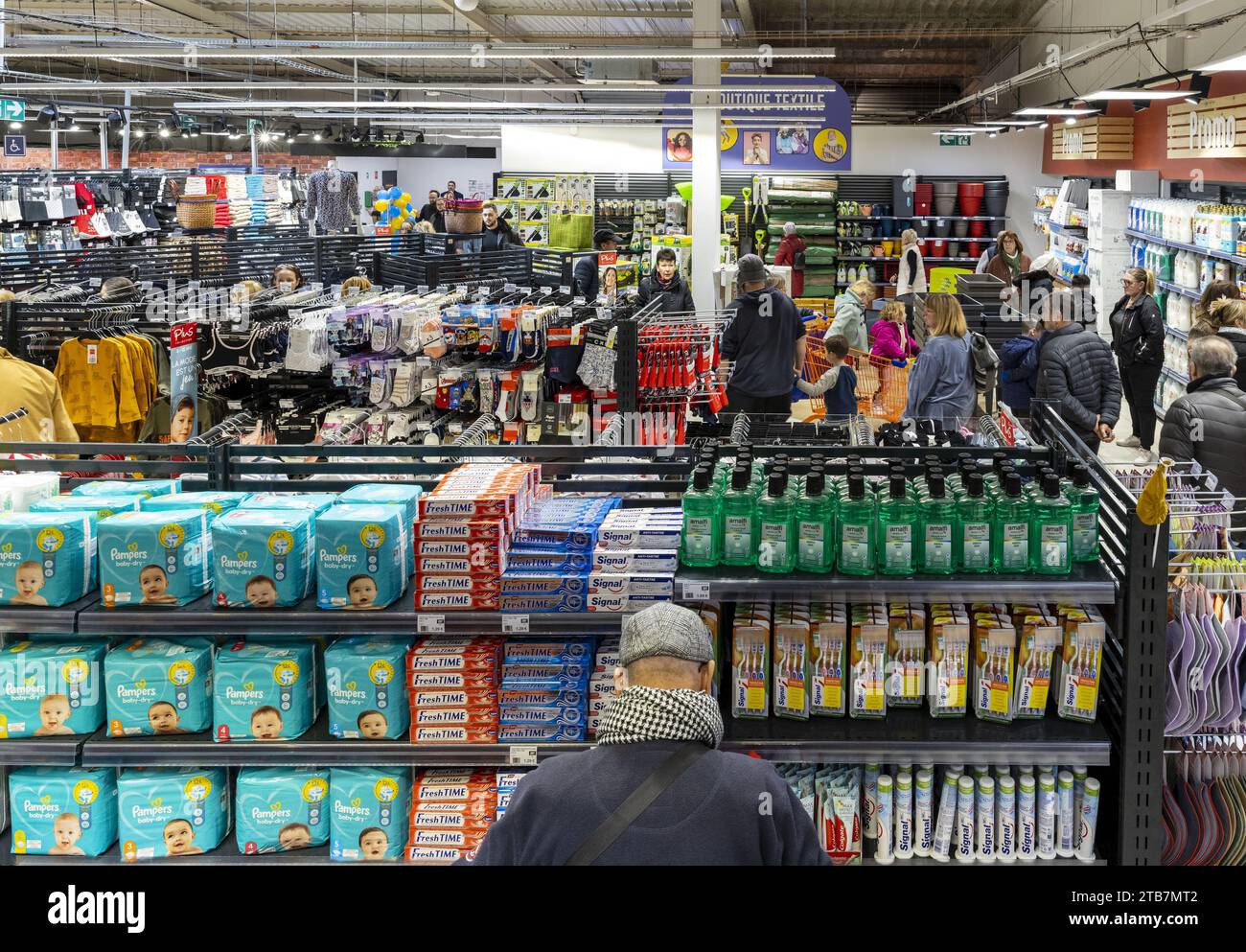 Revolution in the world of supermarkets hi-res stock photography and ...