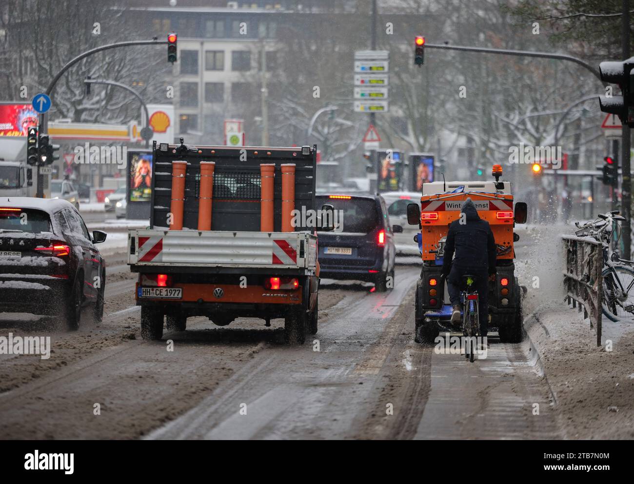 Hamburg, Germany. 05th Dec, 2023. A cyclist rides behind a sweeper of ...