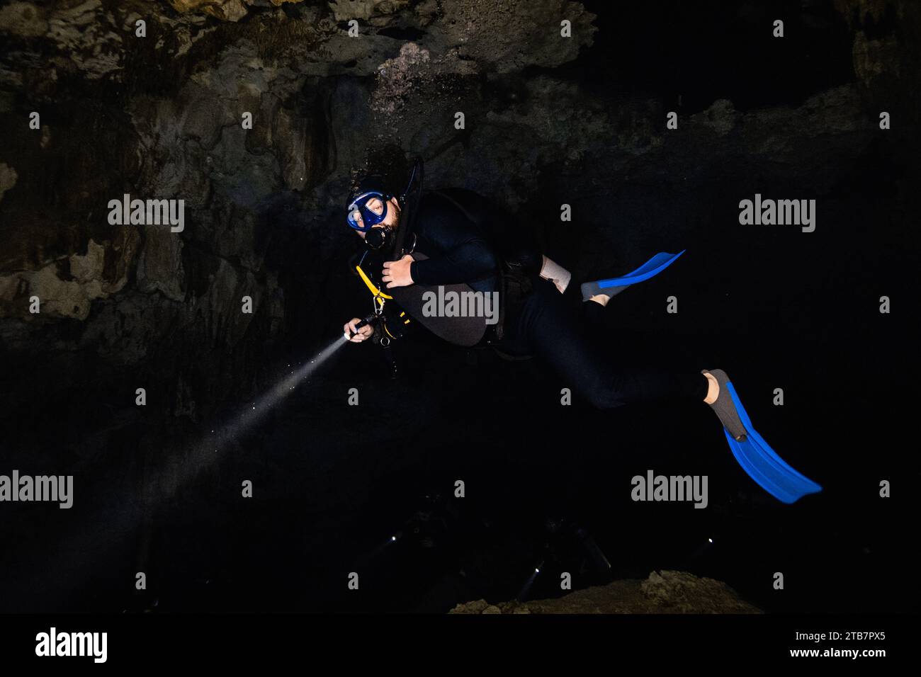 Diver cave visibility hi-res stock photography and images - Alamy