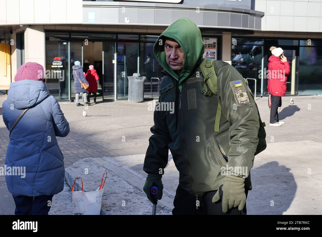 Zaporizhzhia, Ukraine. 30th Nov, 2023. A Ukrainian army soldier walks ...