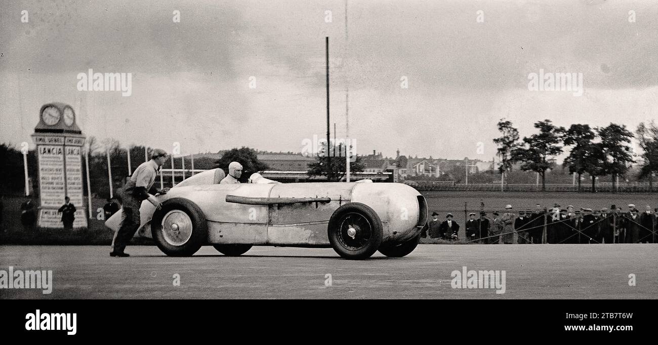 Streamline cars hi-res stock photography and images - Alamy