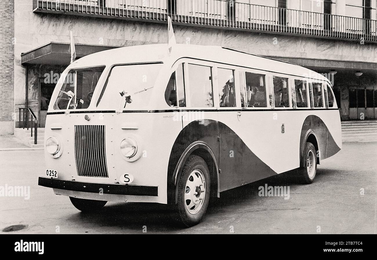 1936 Volvo B10 - Vintage car picture Stock Photo - Alamy