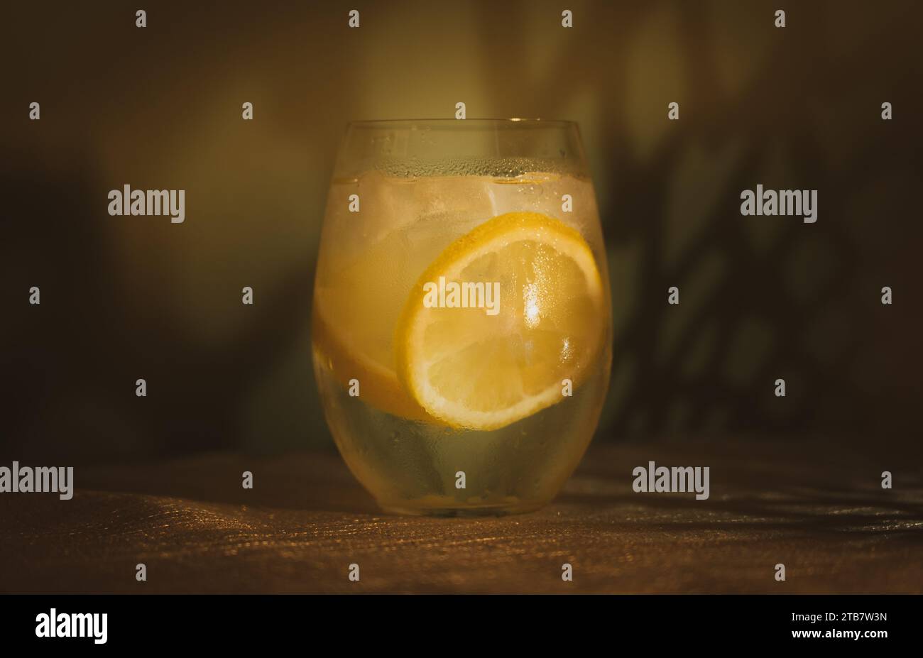 Best gin and tonic cocktail hi-res stock photography and images - Alamy